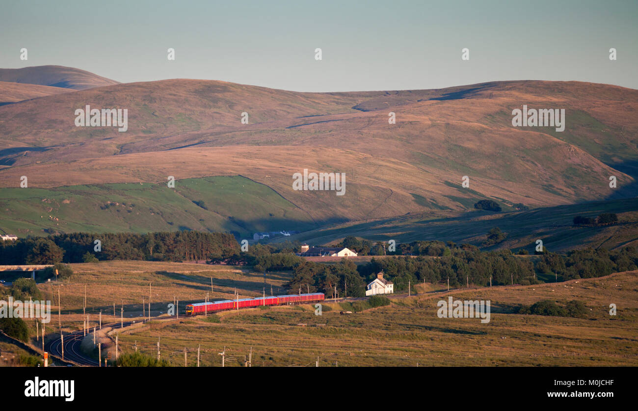 Royal mail post train hi-res stock photography and images - Alamy