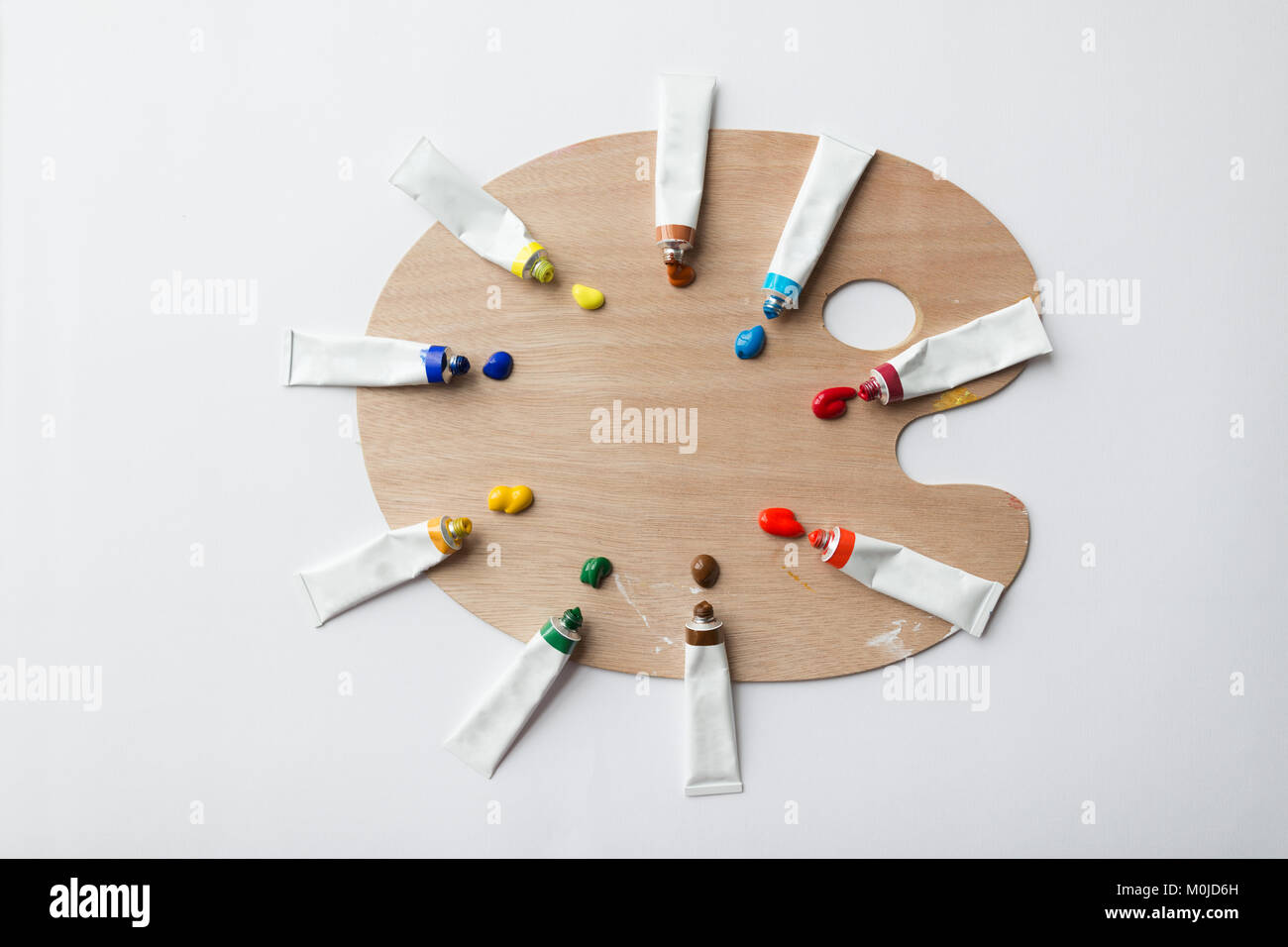 palette and acrylic color tubes or paint Stock Photo - Alamy