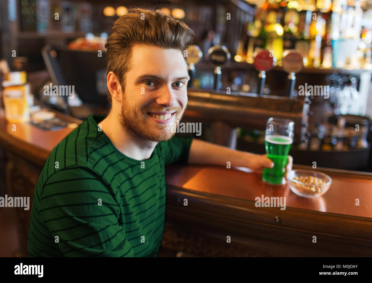 Green snack bar hi-res stock photography and images - Alamy