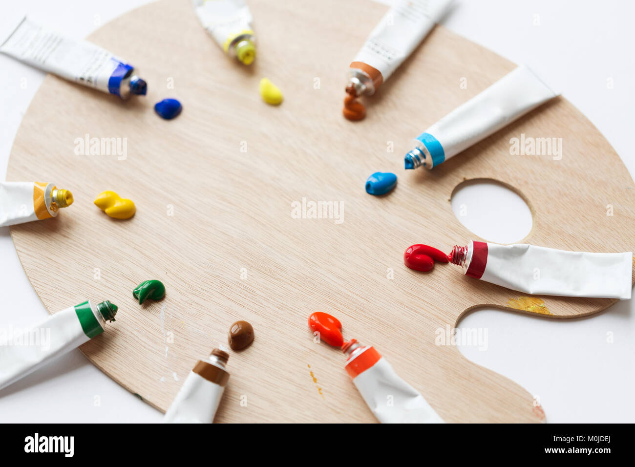 palette and acrylic color tubes or paint Stock Photo - Alamy