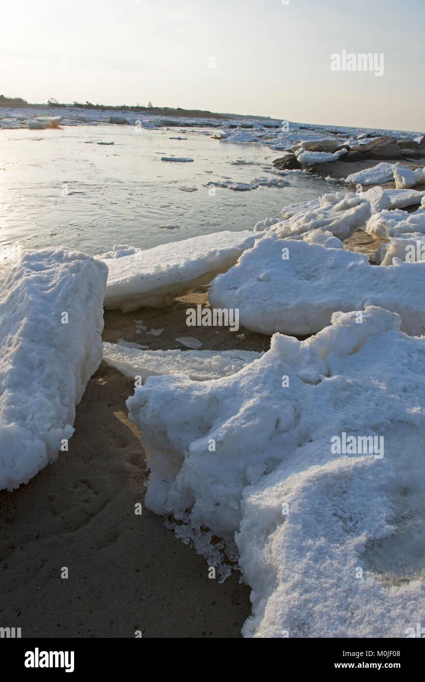 The icy shoreline of Cape Cod Bay in Brewster, Massachusetts, USA on a ...