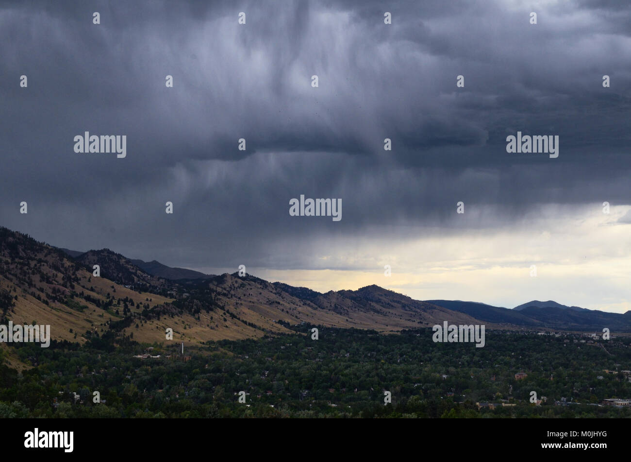 Gathering storms hi-res stock photography and images - Alamy