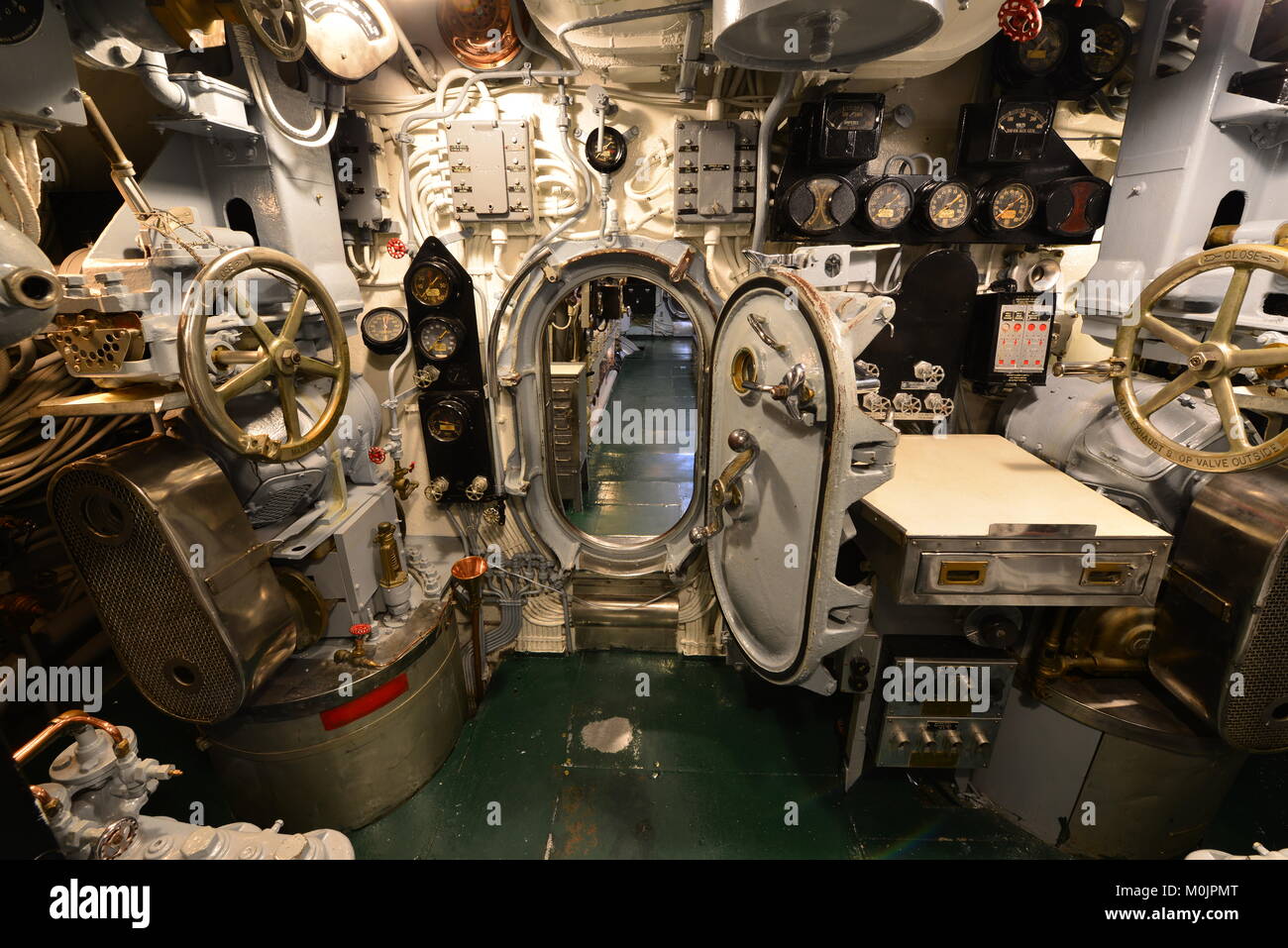 Submarine door hi-res stock photography and images - Alamy