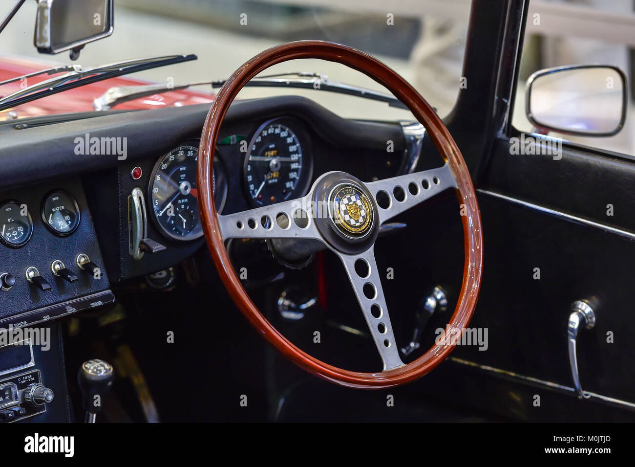 Detail Cockpit Jaguar E-Type, Series 1 Stock Photo - Alamy