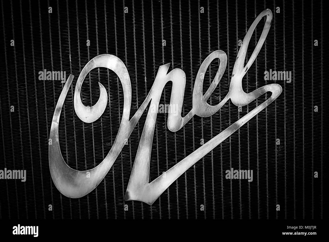 Vintage sewing machines hi-res stock photography and images - Alamy