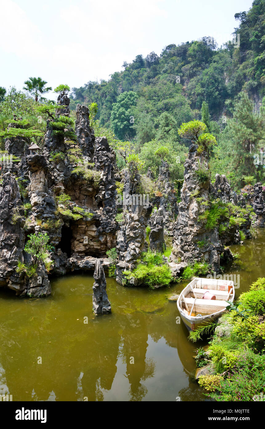 Sam poh tong temple hi-res stock photography and images - Alamy