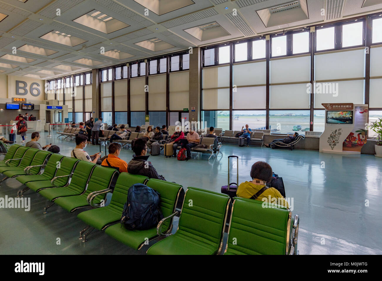 Flight gate hi-res stock photography and images - Alamy