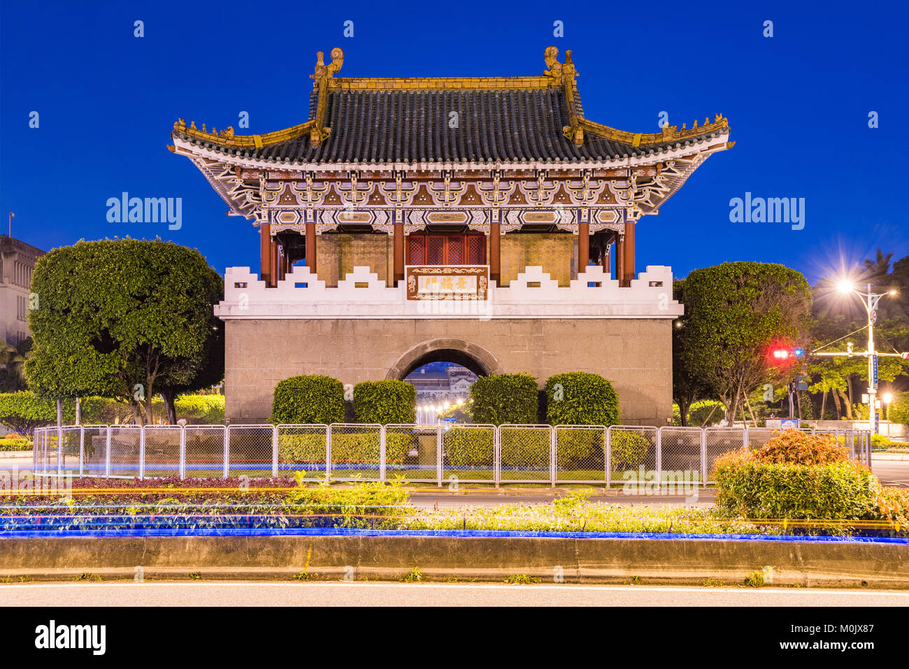 Chinese historic urban monument hi-res stock photography and images - Alamy