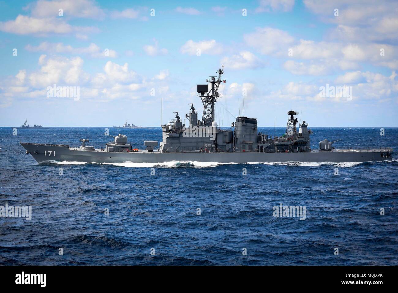 The Japanese Maritime Self-Defense Force Hatakaze-class guided-missile ...