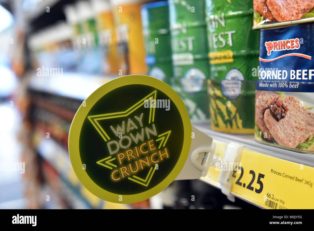 Supermarket reduction label hi-res stock photography and images - Alamy