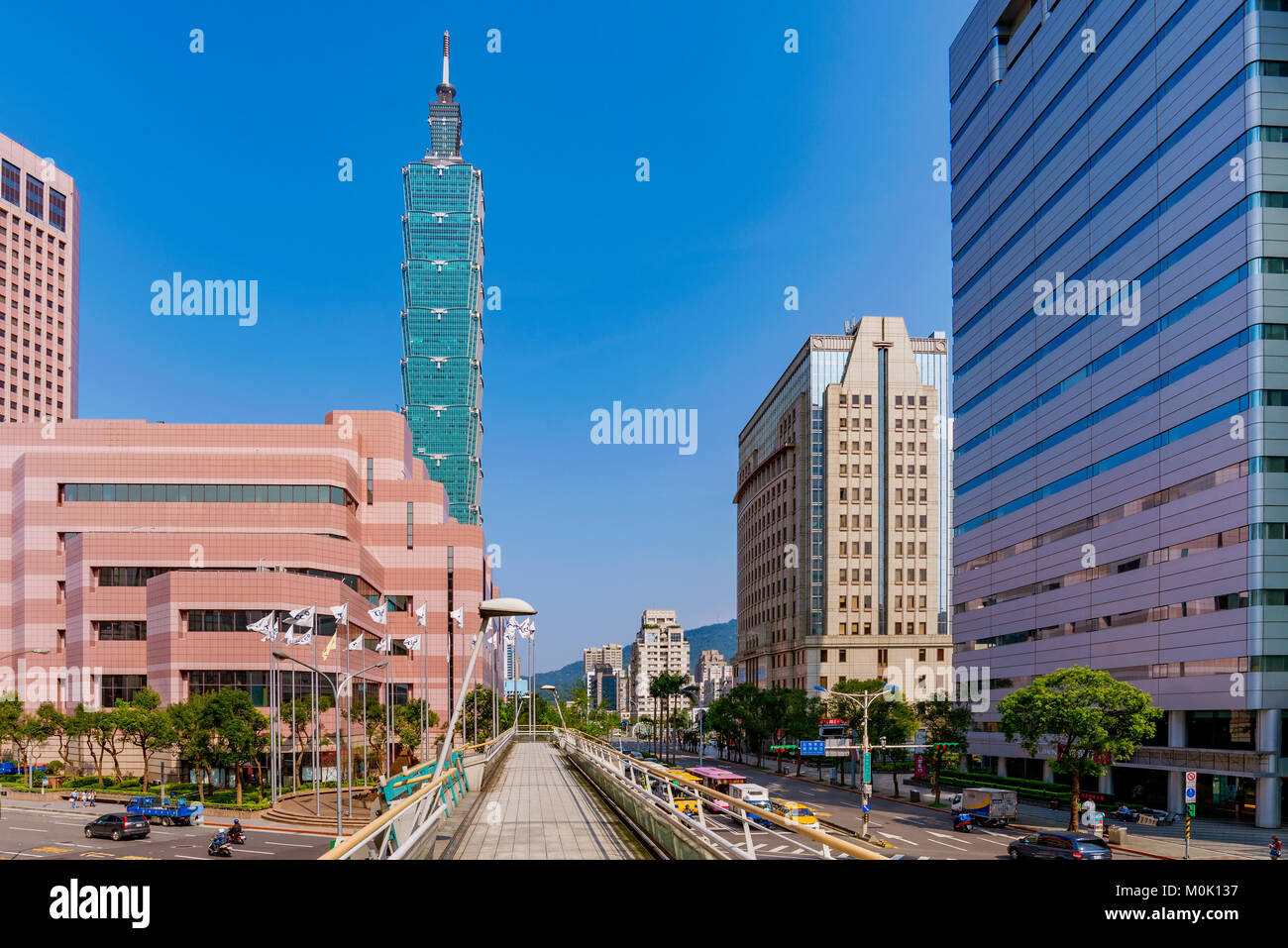 TAIPEI, TAIWAN - MARCH 28: Taipei 101 building and modern office ...