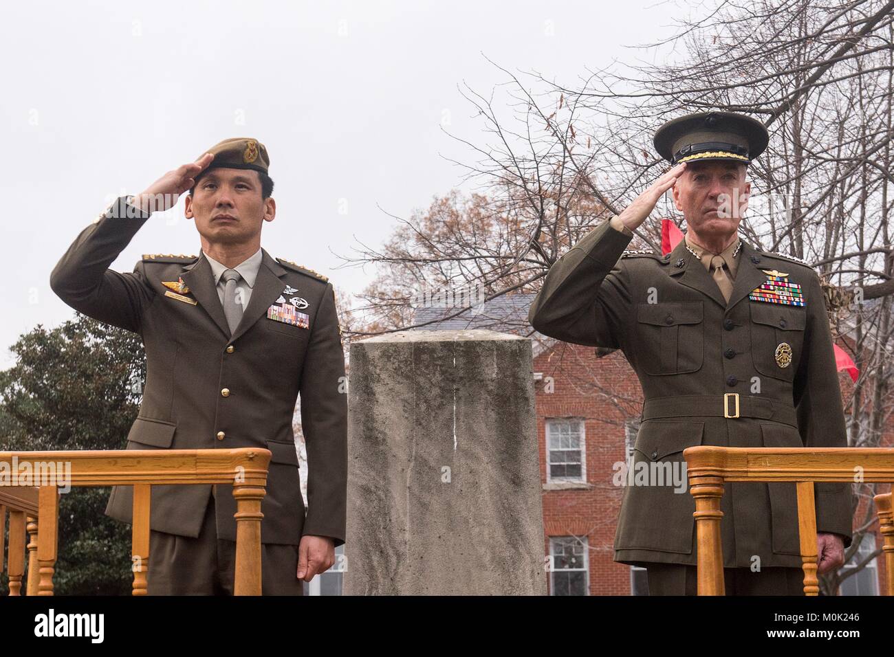 Singaporean Chief of Staff Perry Lim Cheng Yeow (left) and U.S. Joint ...
