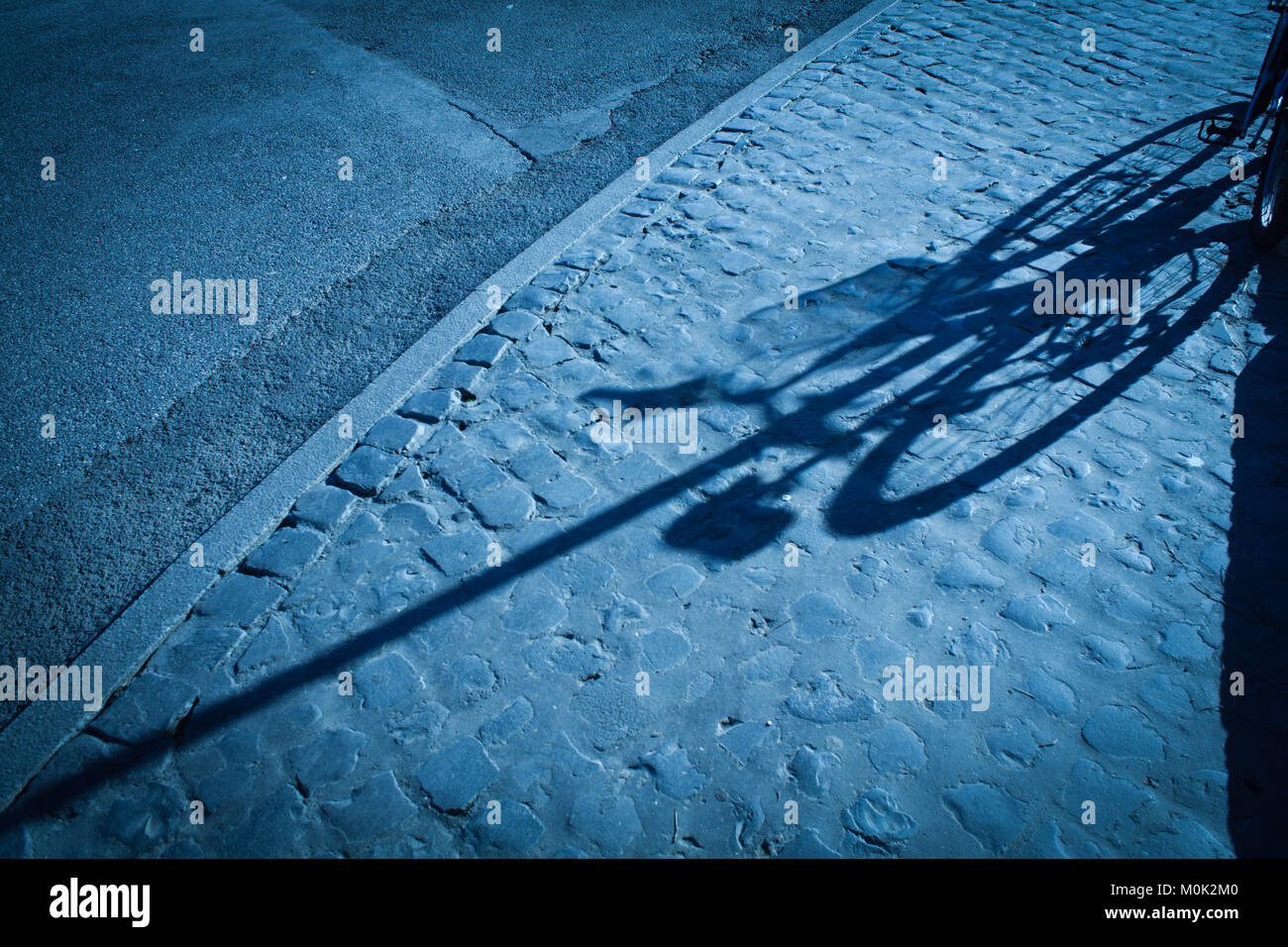 Nighttime urban lifestyle hi-res stock photography and images - Alamy