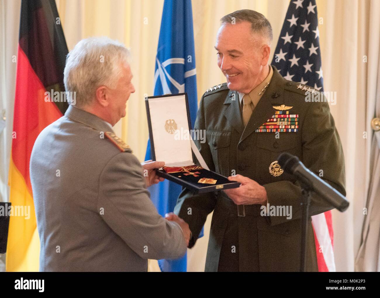 Federal cross of merit hi-res stock photography and images - Alamy