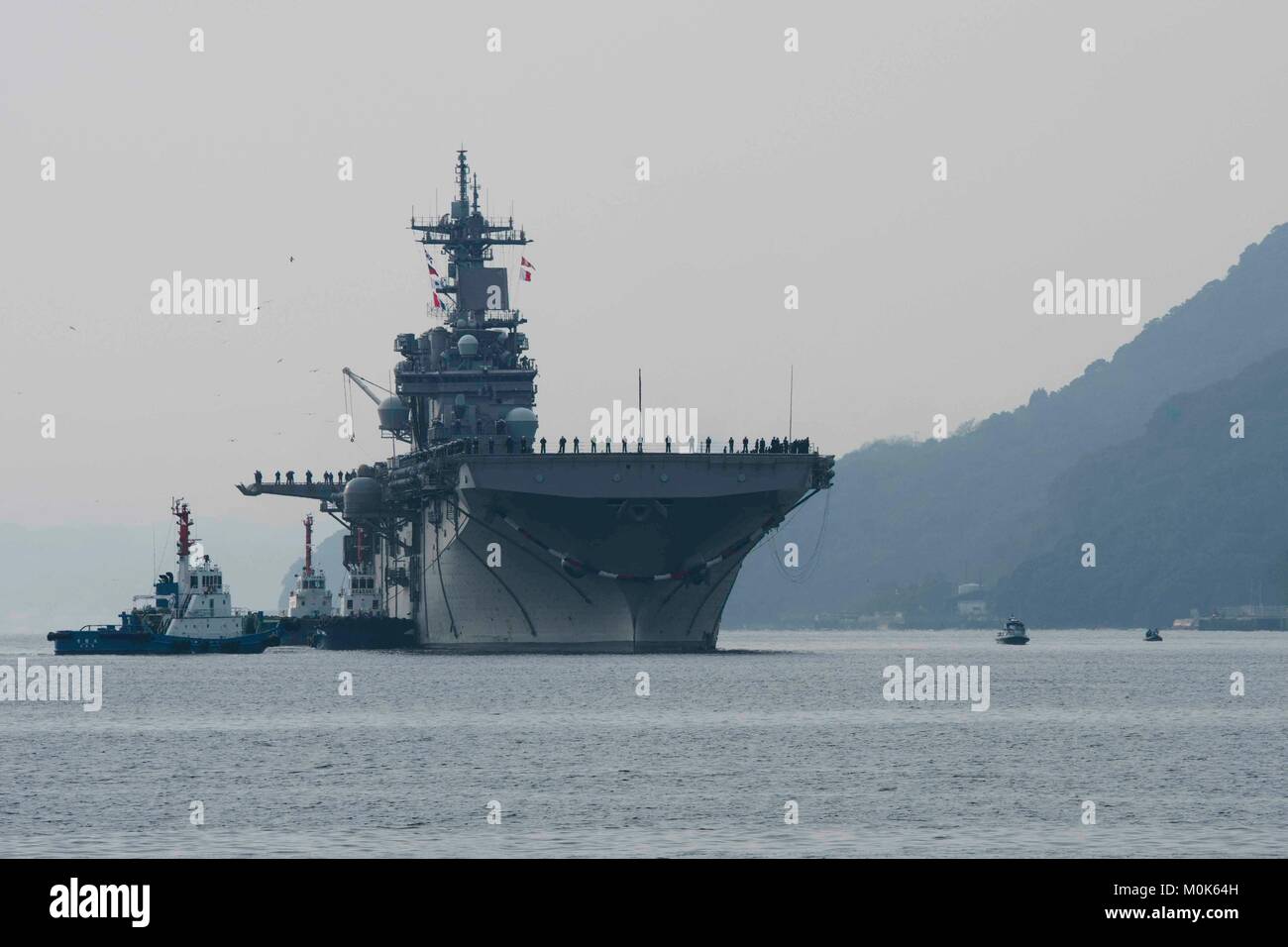 The U.S. Navy Wasp-class amphibious assault ship USS Wasp arrives at ...