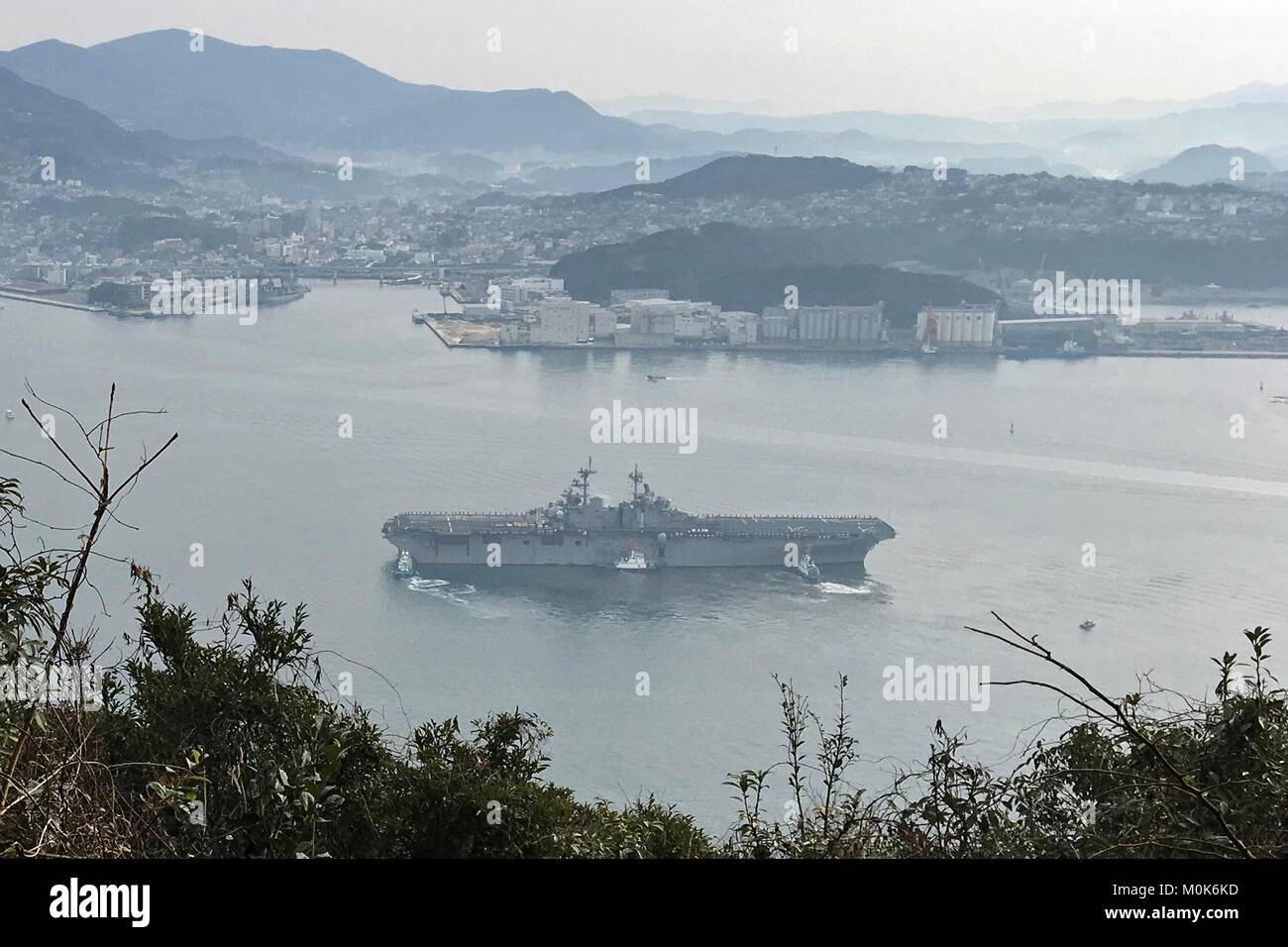 The U.S. Navy Wasp-class amphibious assault ship USS Wasp arrives at ...