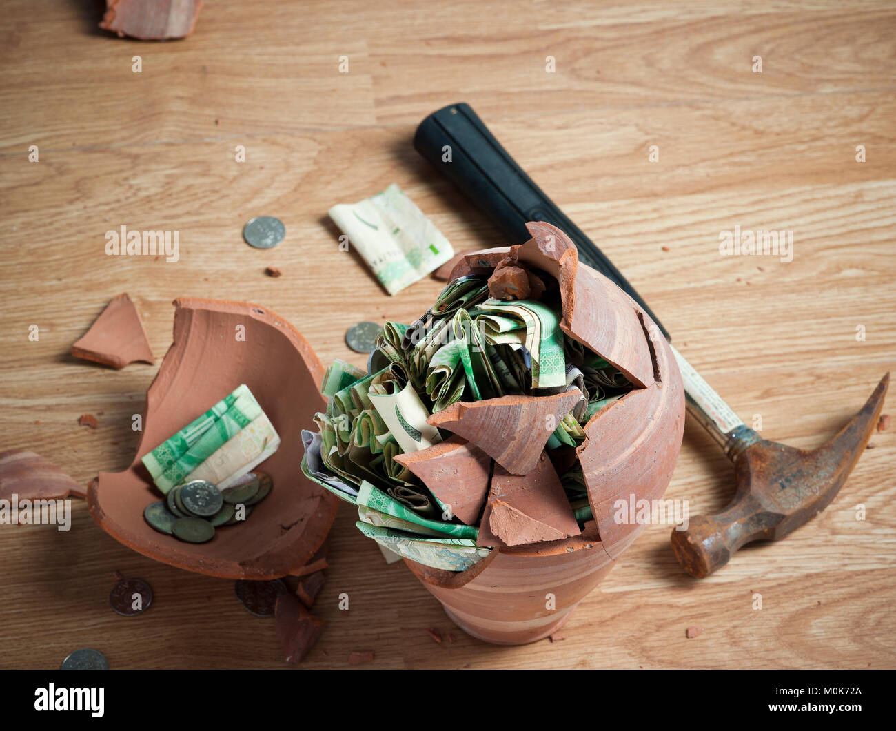 Money box with saudi riyal banknotes Stock Photo - Alamy