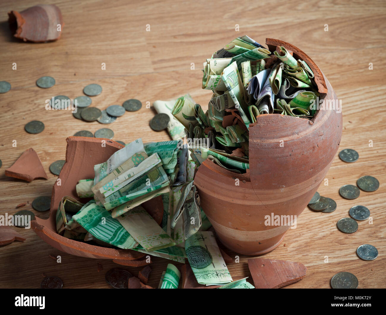 Money box with saudi riyal banknotes Stock Photo - Alamy