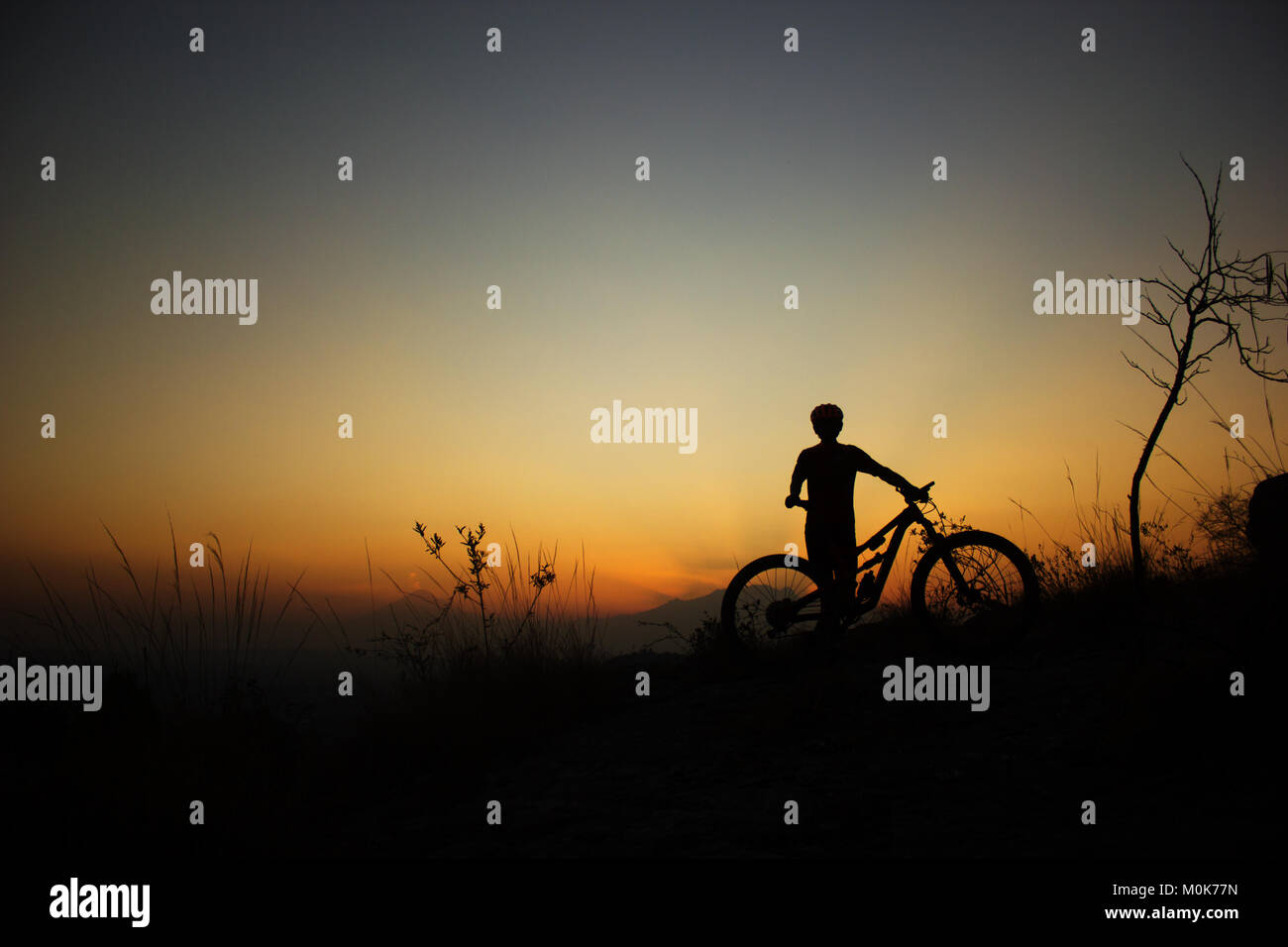 Full suspension mountain bike silhouette hi-res stock photography and ...