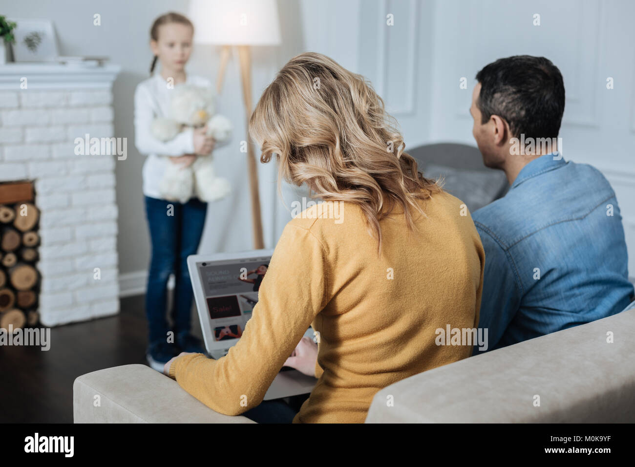 Lonely kid standing in front of her parents Stock Photo - Alamy