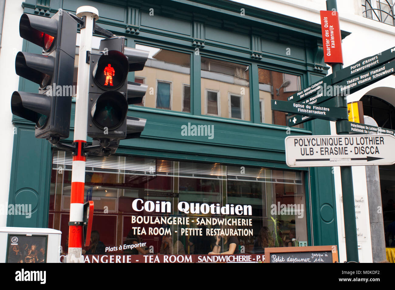 Highway restaurant signs hi-res stock photography and images - Alamy