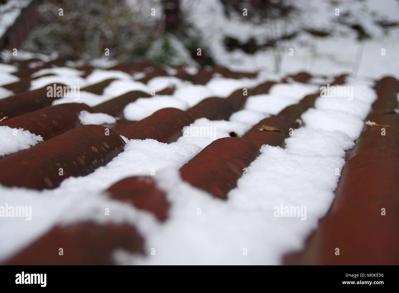 Snow tile hi-res stock photography and images - Alamy
