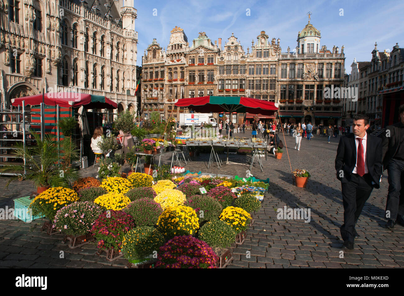 Flower market in grand place brussels hi-res stock photography and ...
