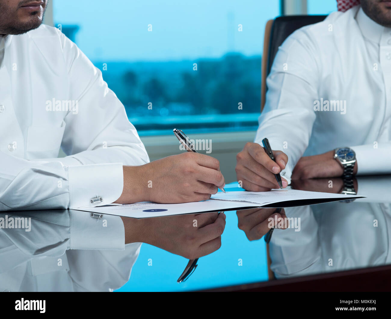 Signing hands hi-res stock photography and images - Alamy