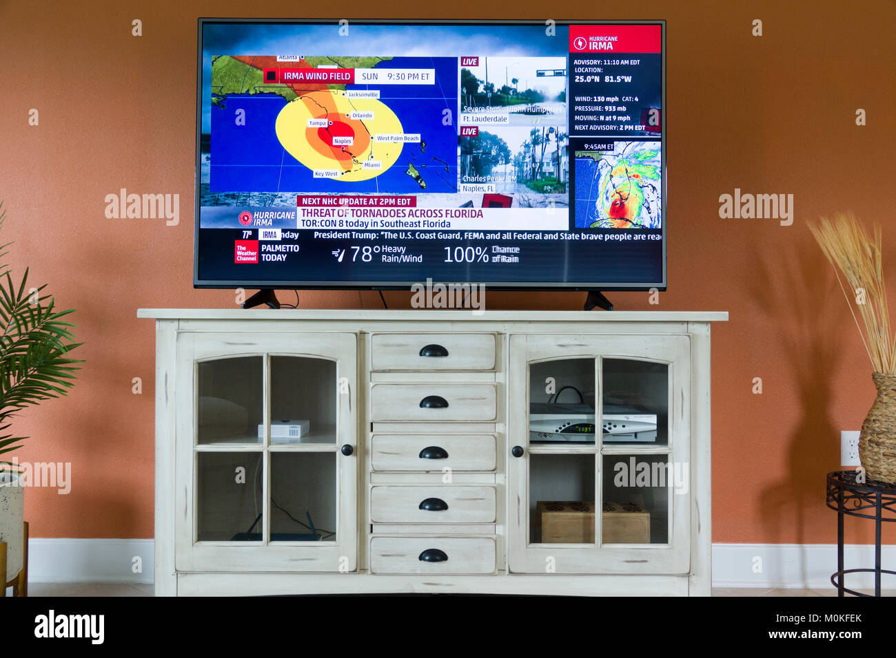 Weather tracking hi-res stock photography and images - Alamy