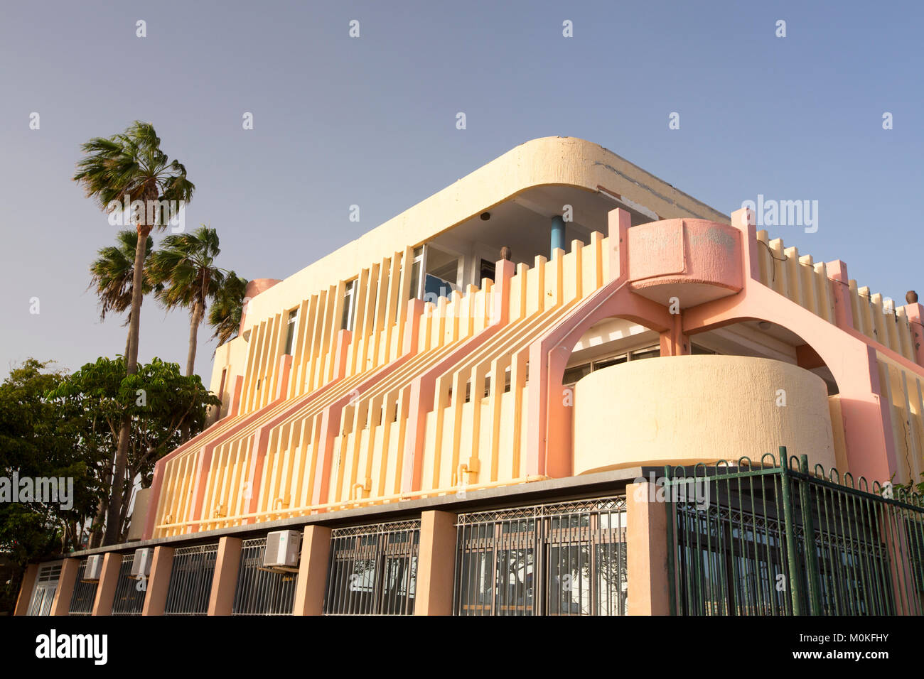 70s Architecture Style