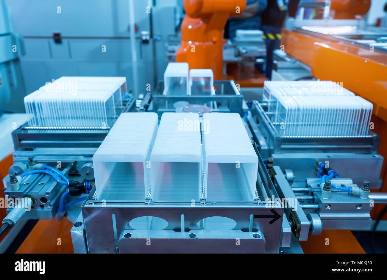 Gorilla glass production hi-res stock photography and images - Alamy