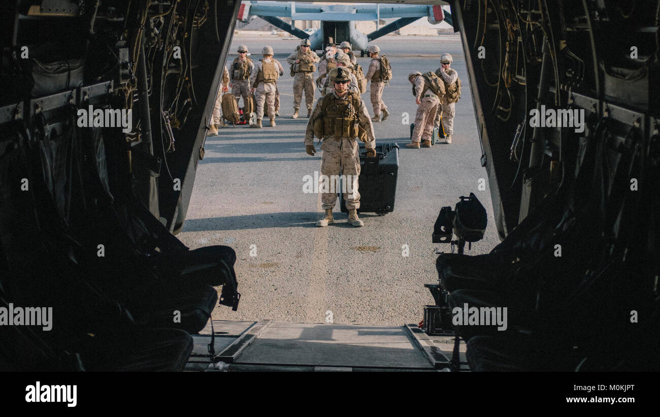U.S. Marines with Combat Logistics Detachment 5, Special Purpose Marine ...