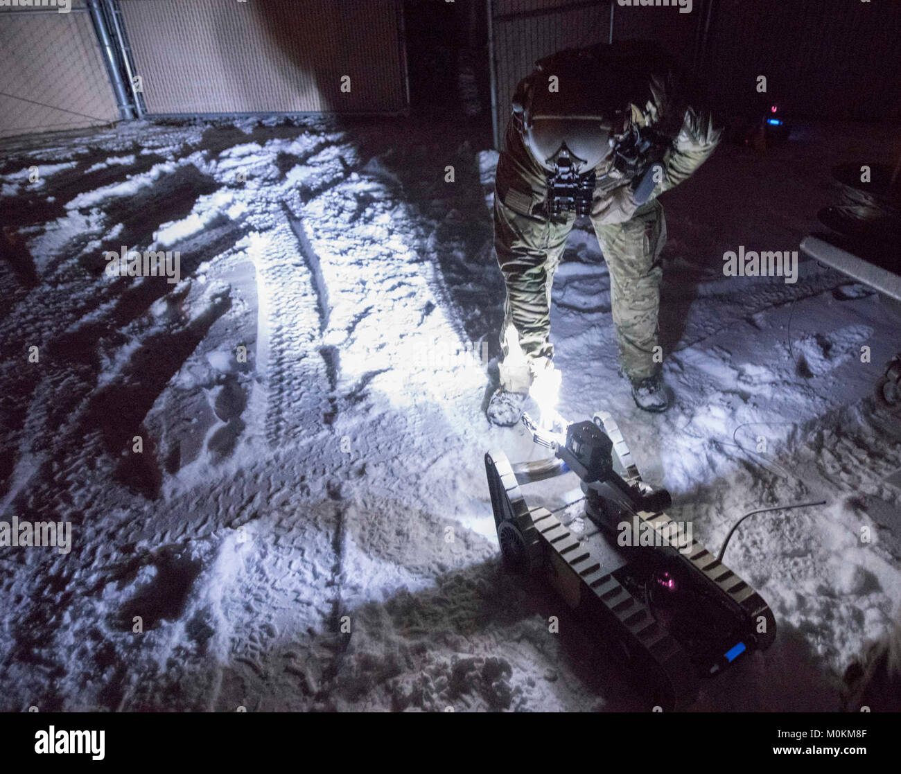 VIRGINIA BEACH, Va. (Jan. 19, 2018) An explosive ordnance disposal ...