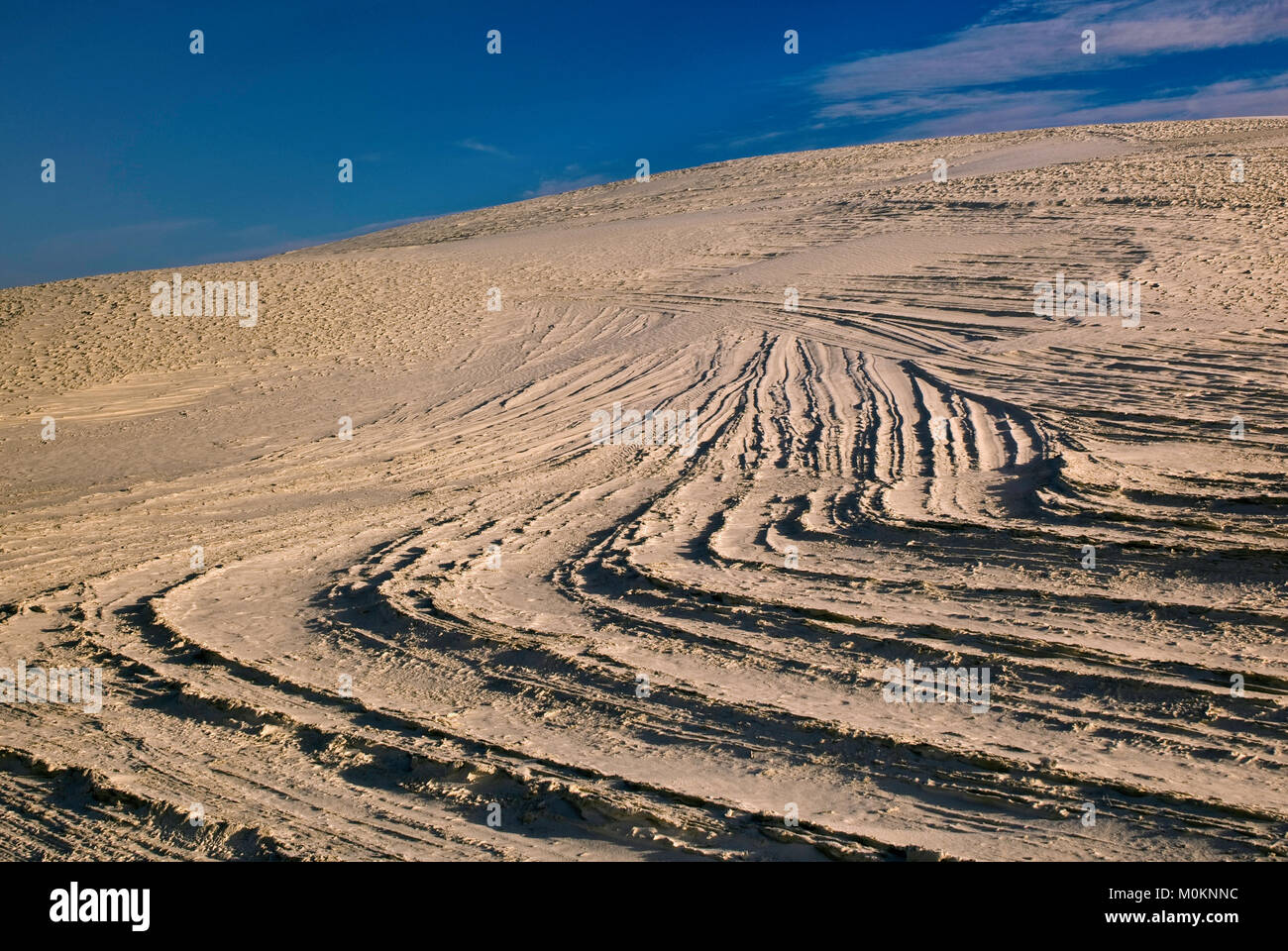 Curved sand ridges hi-res stock photography and images - Alamy
