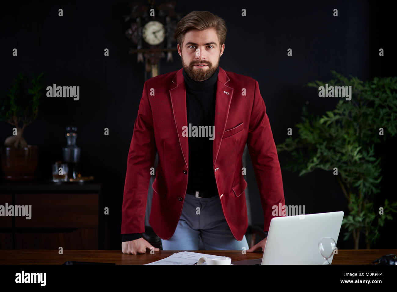 Leader office man hi-res stock photography and images - Alamy