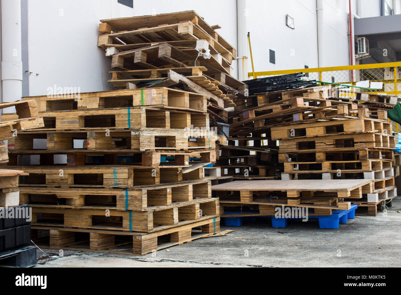 Stack of blue wooden pallets hi-res stock photography and images - Alamy