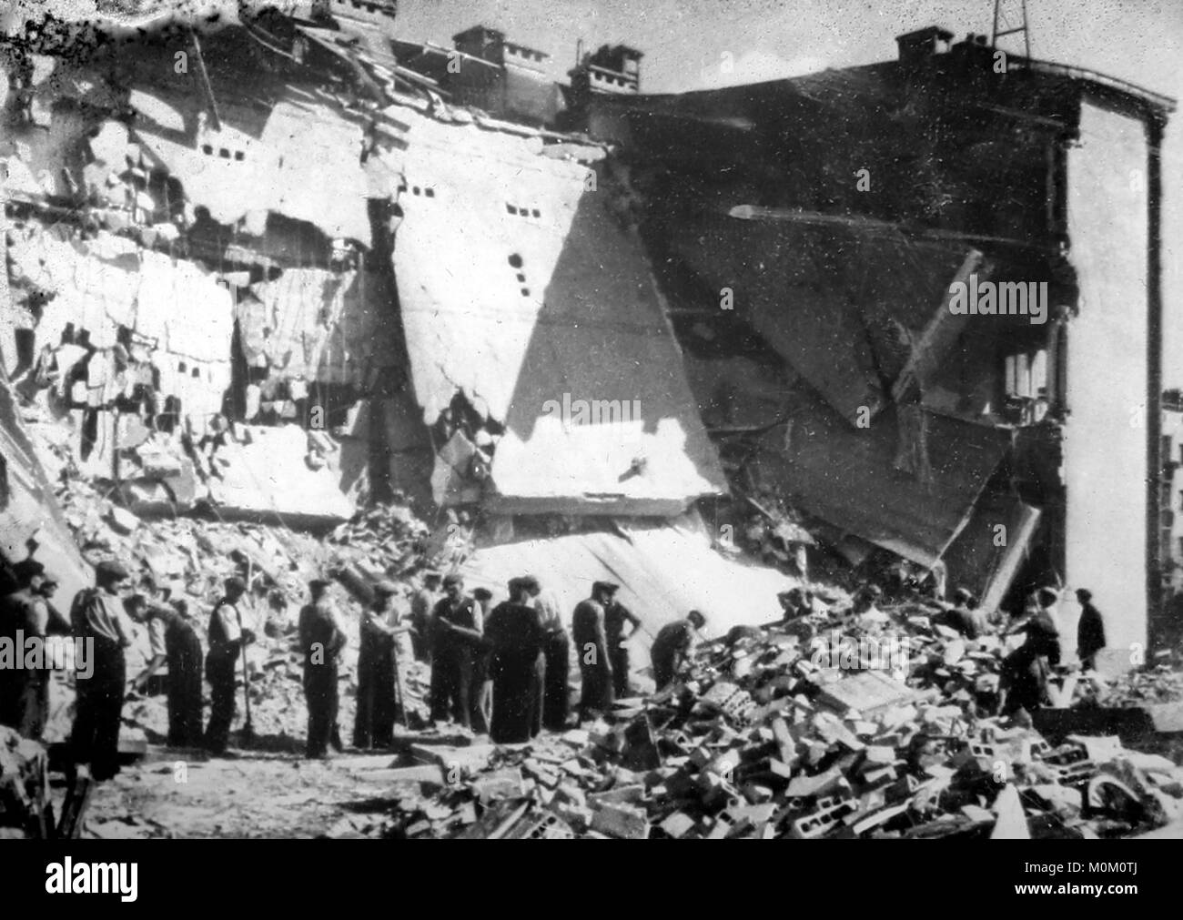 Air raid damage hi-res stock photography and images - Alamy