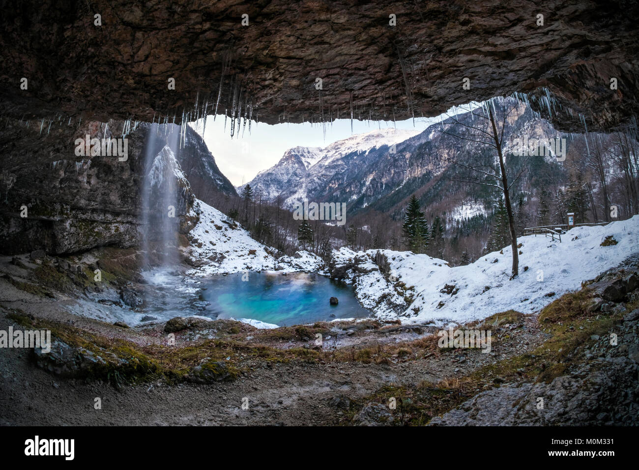 Blue cave drawing hi-res stock photography and images - Alamy