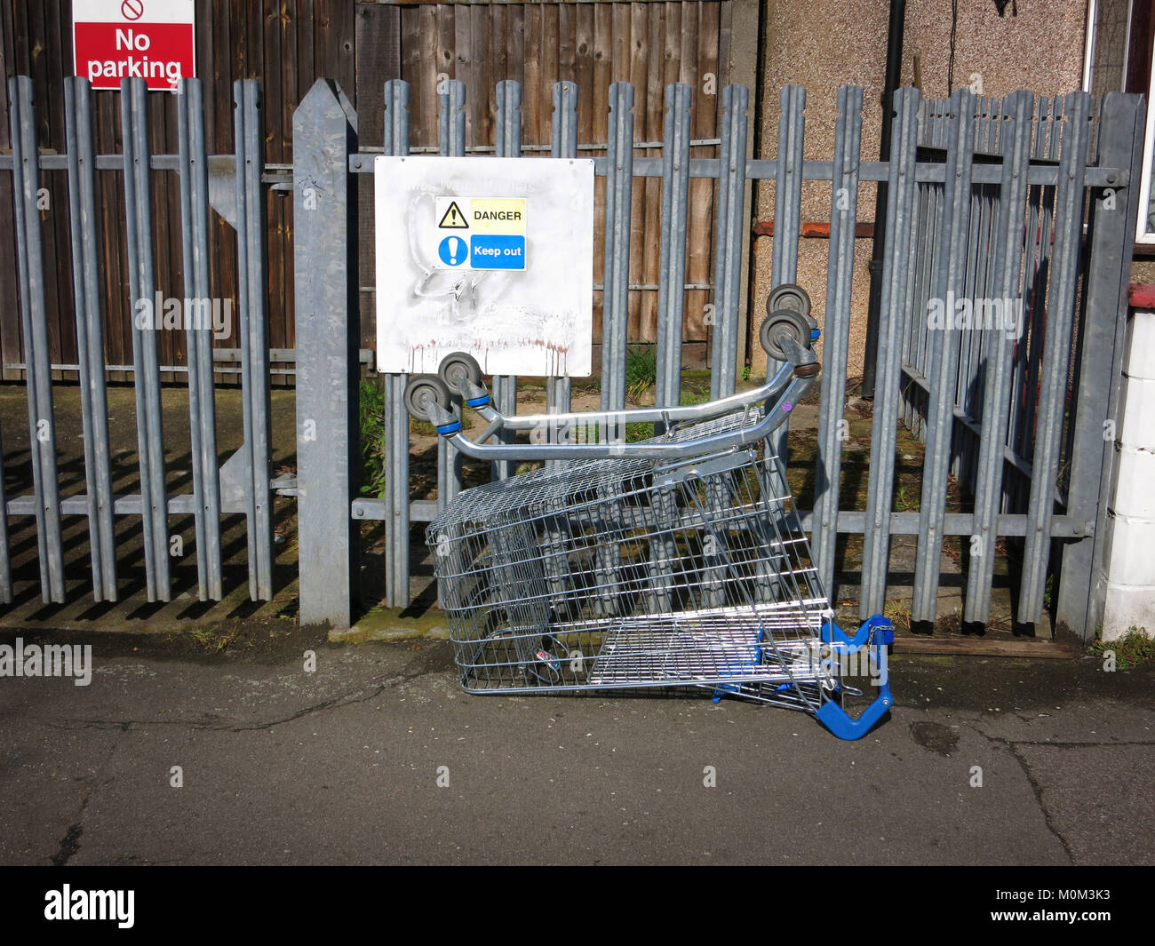 Discarded supermarket trolley in London, England, Britain Stock Photo ...