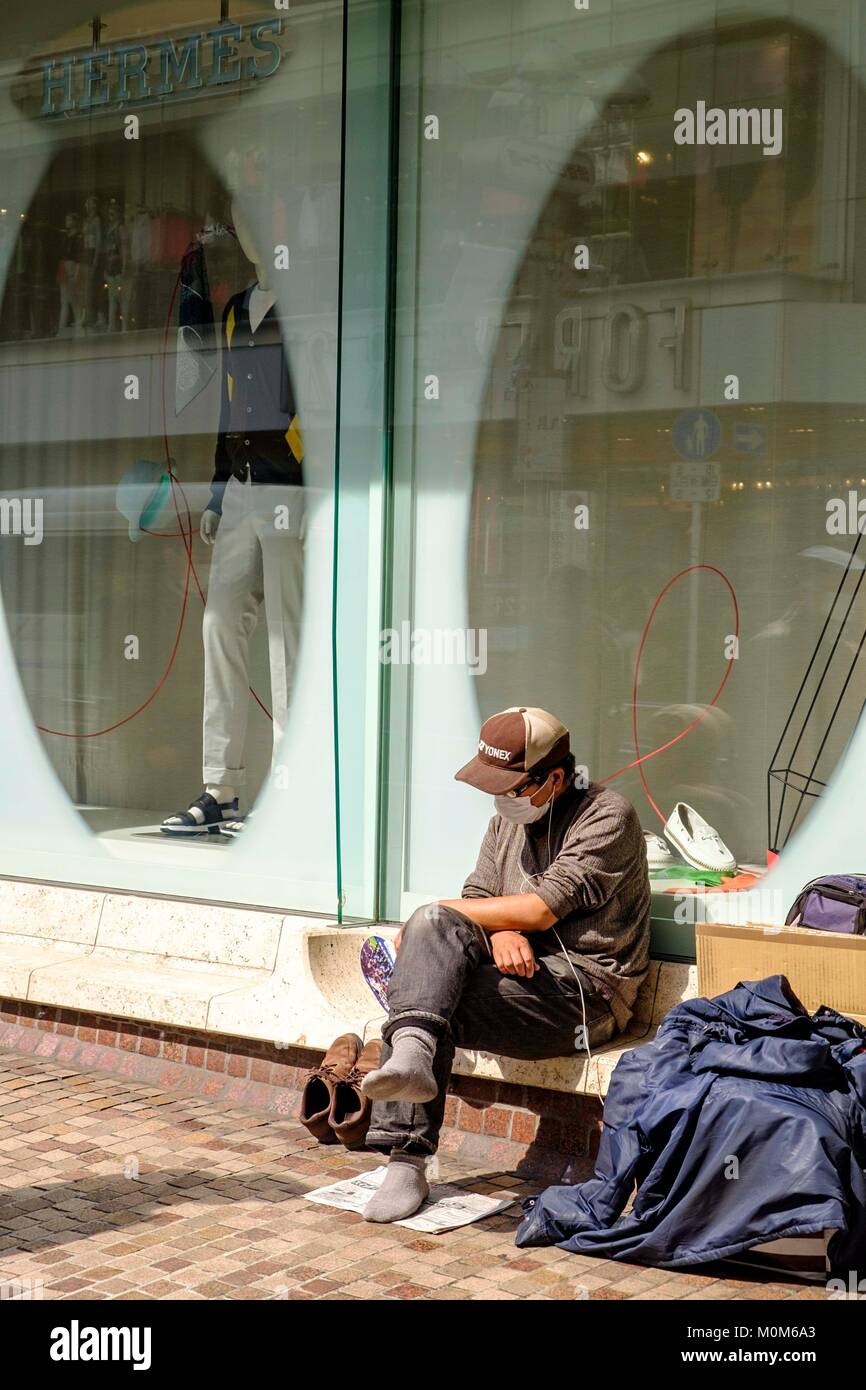 Japanese homeless people hi-res stock photography and images - Alamy