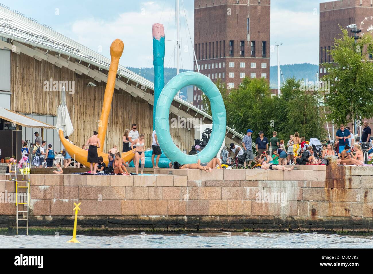 Tjuvholmen sculpture hi-res stock photography and images - Alamy