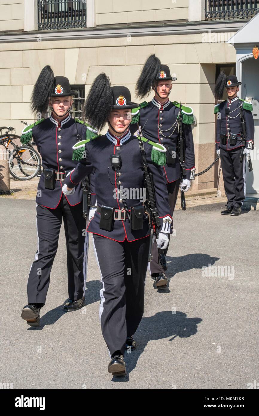 Norway,Oslo,Royal Palace (Kongelige Slott),changing the guard Stock ...