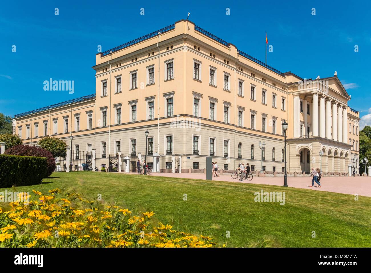 Oslo royal palace hi-res stock photography and images - Alamy
