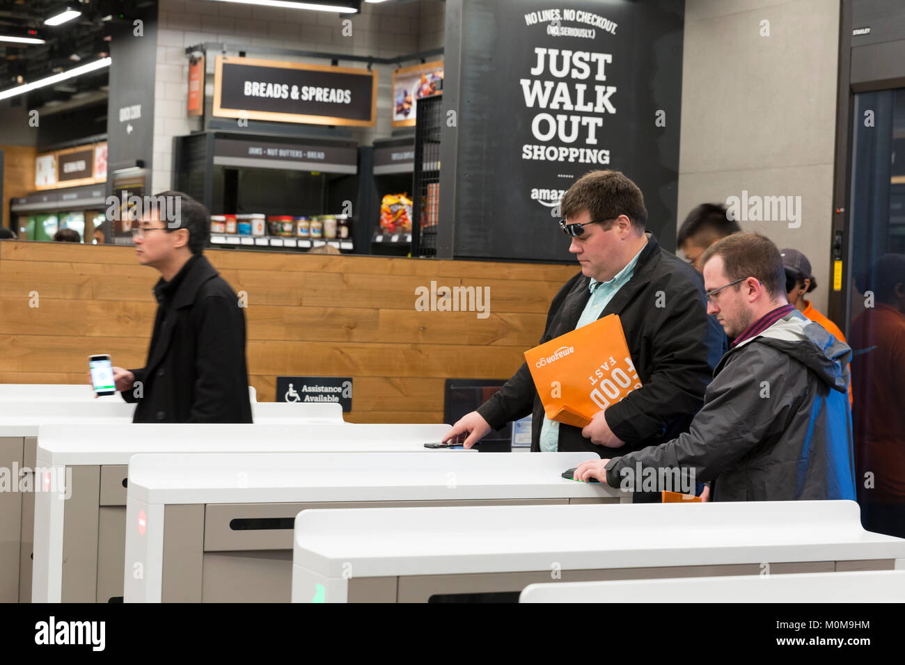 Amazon go scan hi-res stock photography and images - Alamy