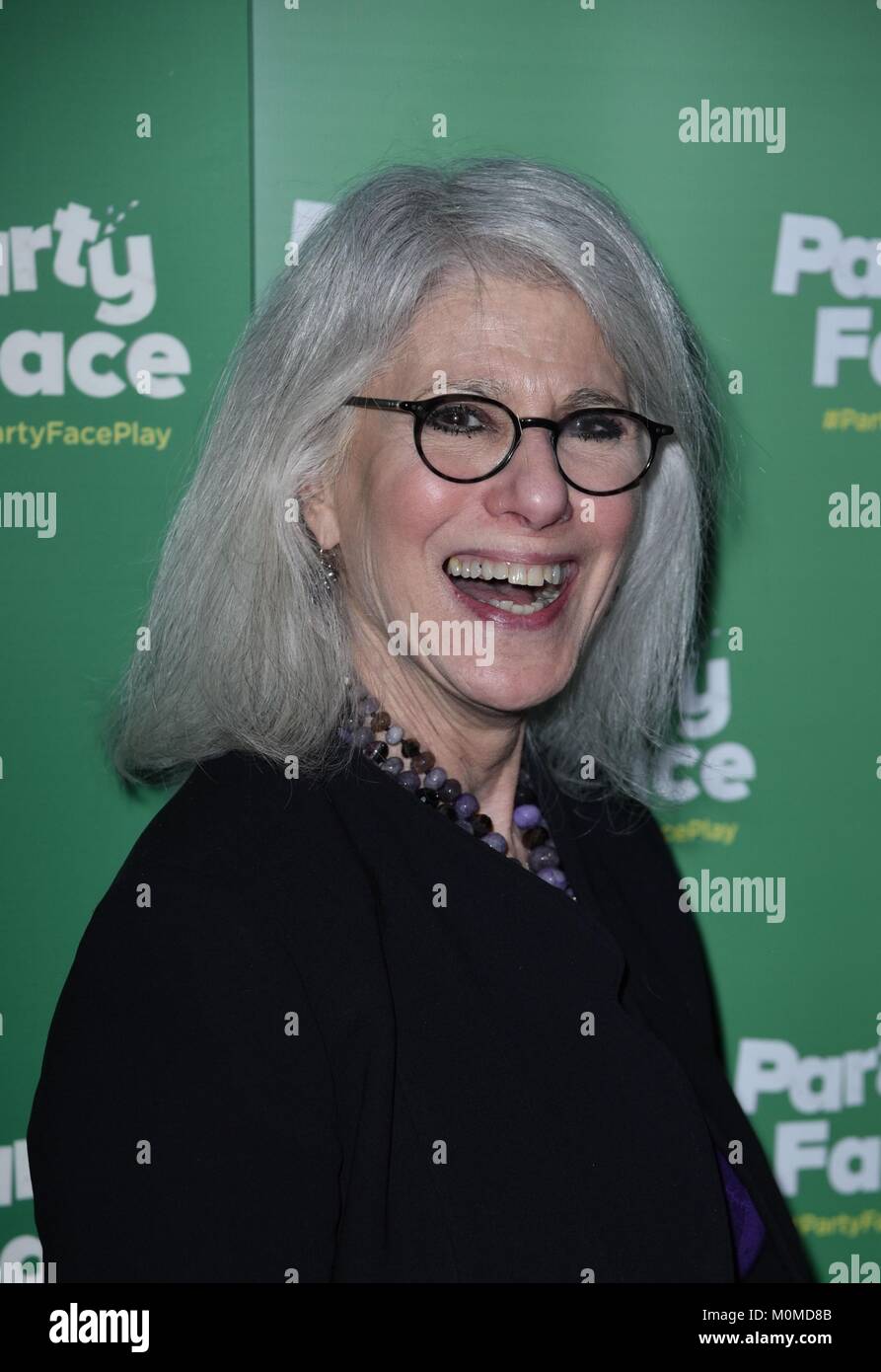 Robert at 2 columbus circle hi-res stock photography and images - Alamy