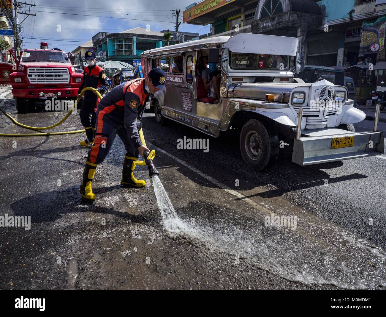 Camalig, Albay, Philippines. 23rd Jan, 2018. A Camalig firefighter ...