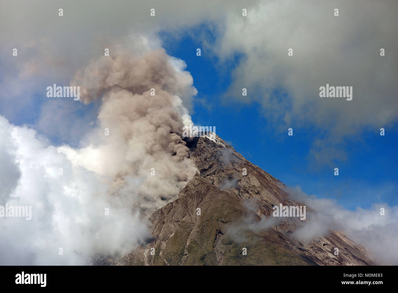 Mayon ash ash hi-res stock photography and images - Alamy