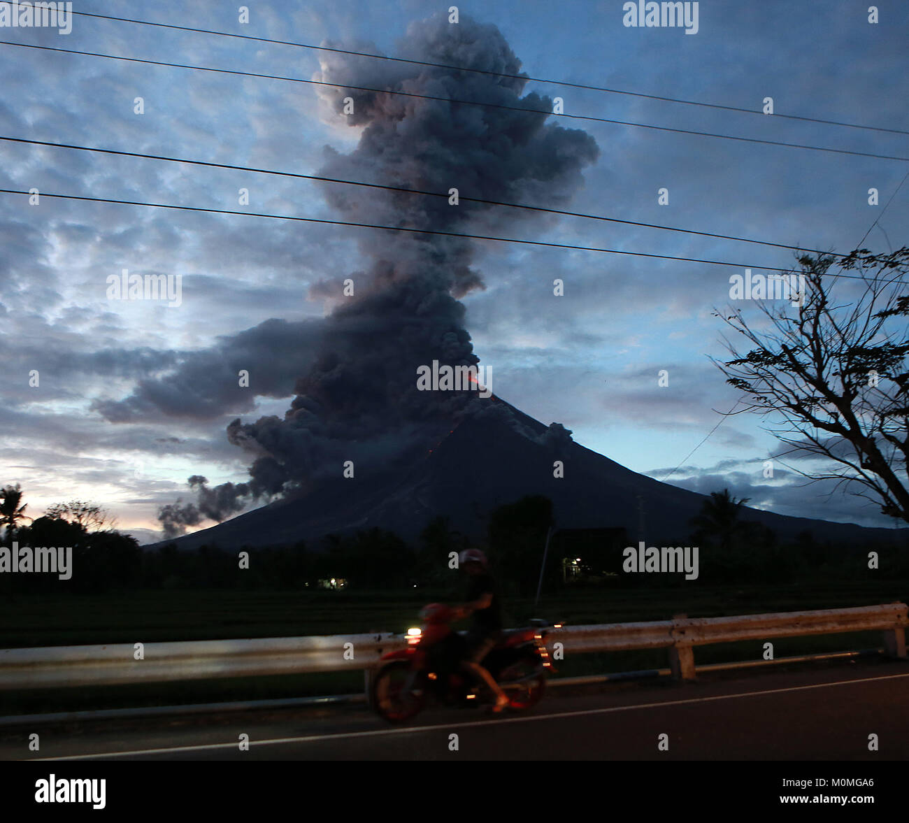 Albay, Philippines. 23rd Jan, 2018. A huge ash cloud rises and glowing ...