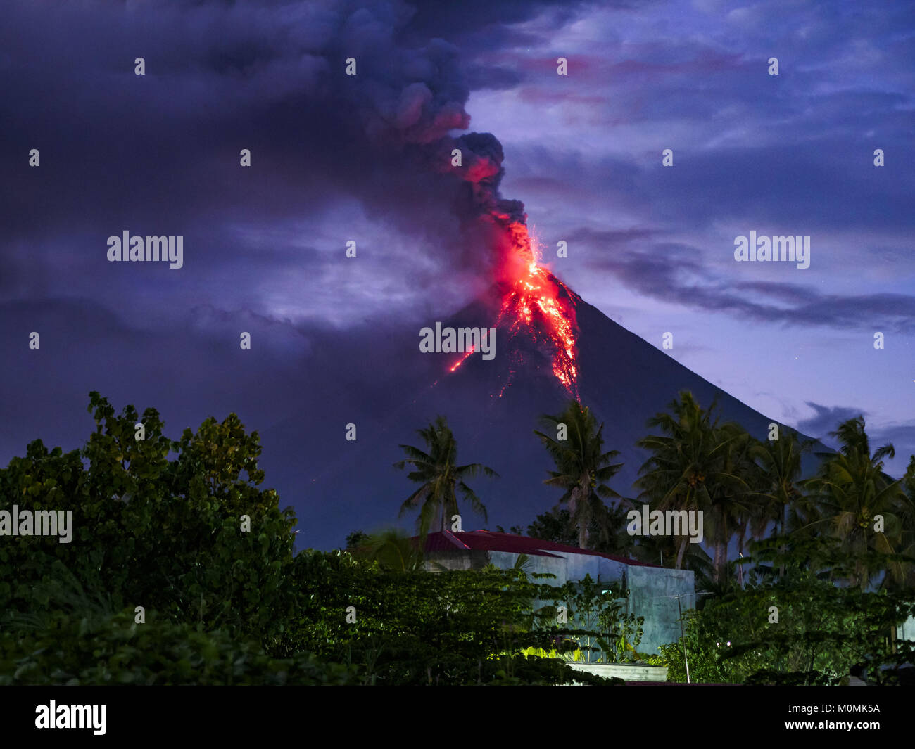 Legazpi, Albay, Philippines. 23rd Jan, 2018. ayon volcano erupts ...