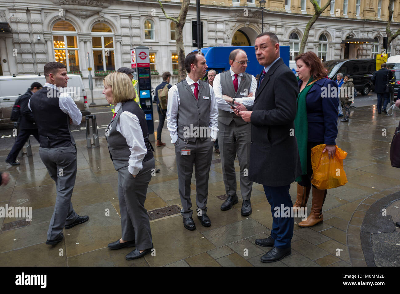 Met police charing cross station hi-res stock photography and images ...